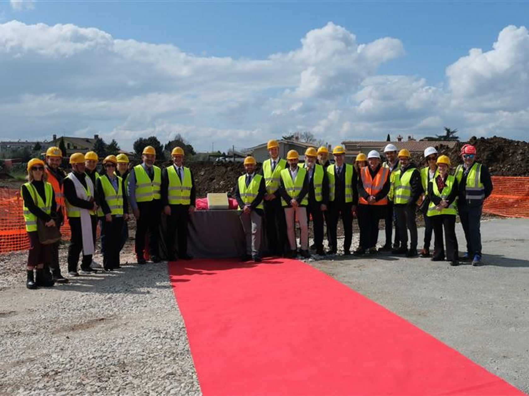 Spatenstich in Rom: Daimler Buses baut neues Service Center. | Setra ...