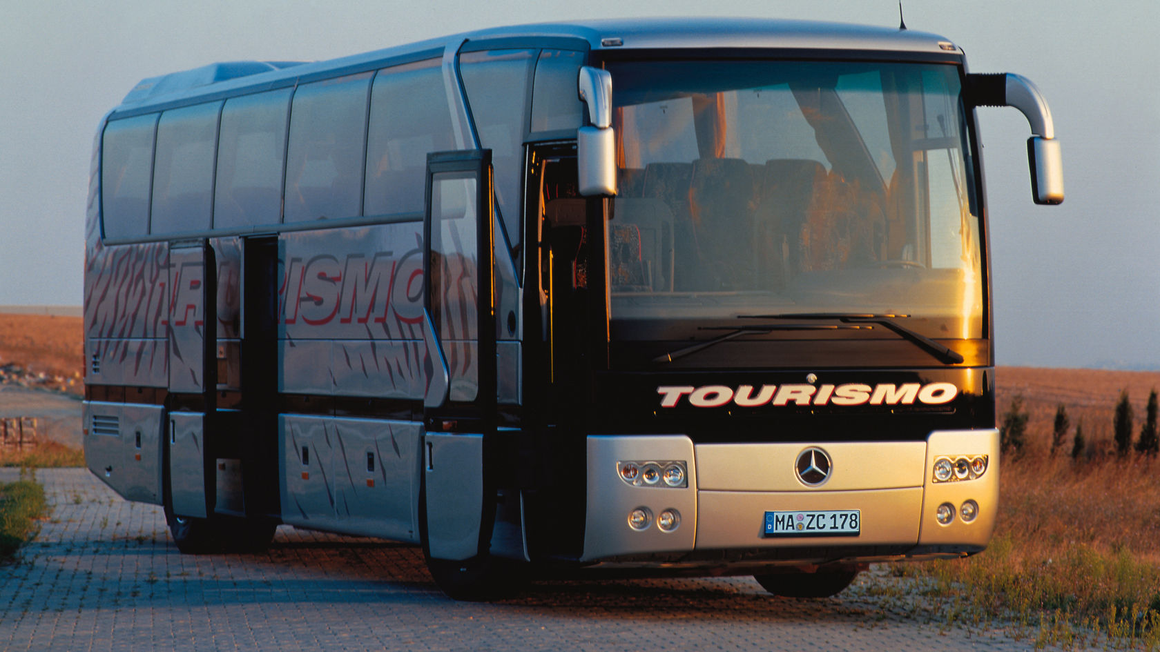 Mercedes-Benz Tourismo: The classic touring coach turns 30. | Mercedes ...