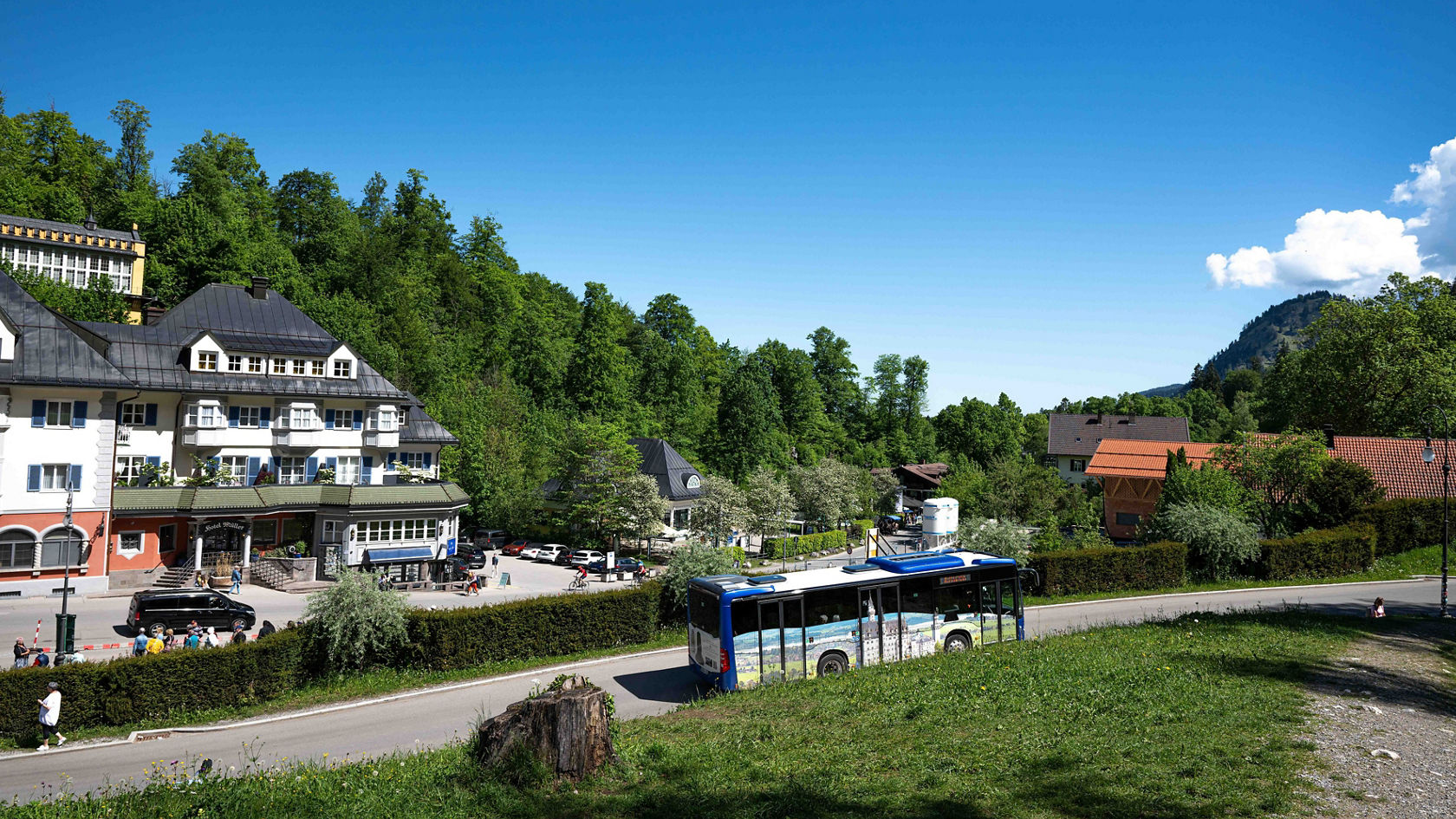 Een bus op de weg naar de sprookjeskoning. | Mercedes-Benz Buses Nederland