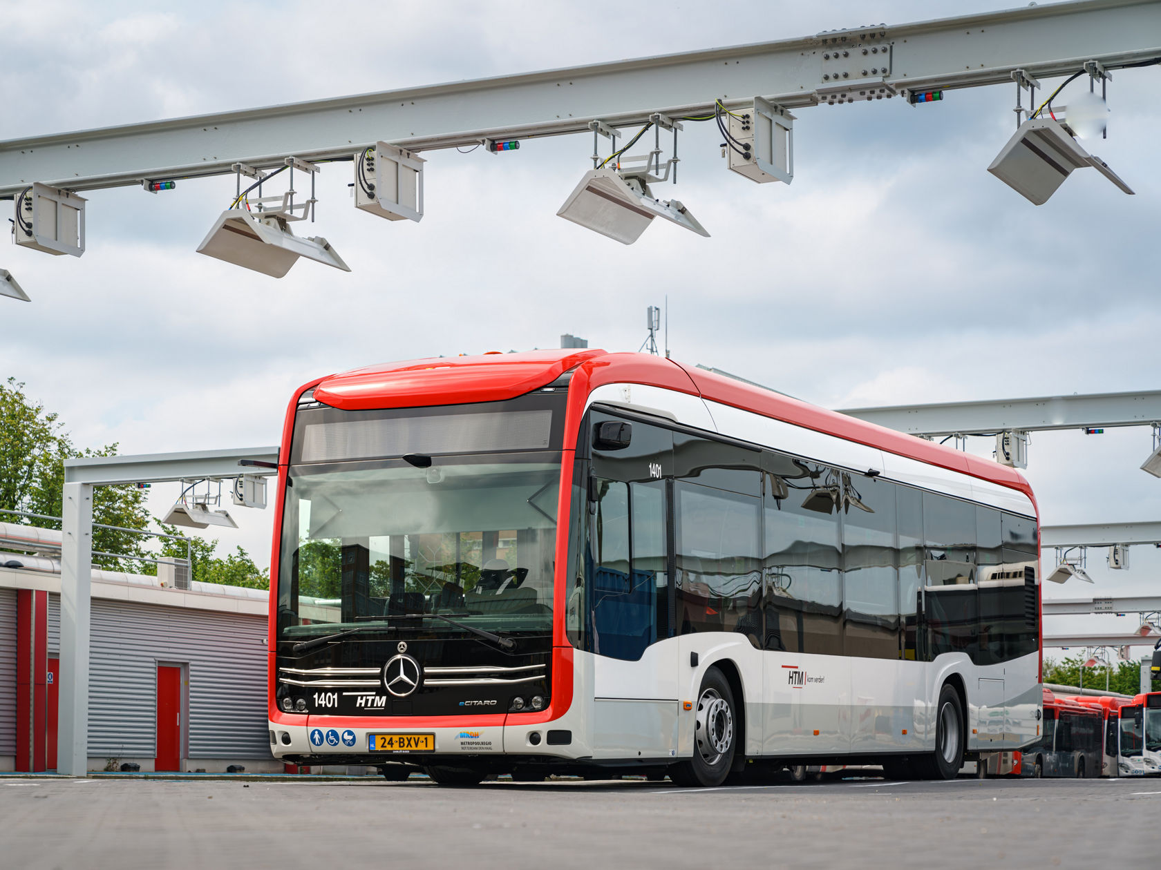 La Haye : des autobus et un système d’alimentation électriques, par un ...