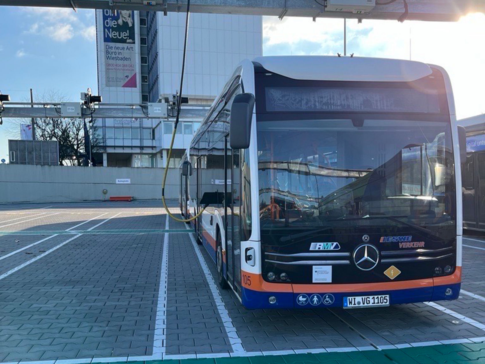 The four principal charging strategies for electric buses. | Mercedes ...