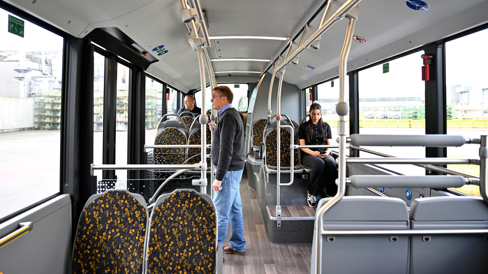 eCitaro K: Incredibly versatile – 10.63 meters long. | Mercedes-Benz ...