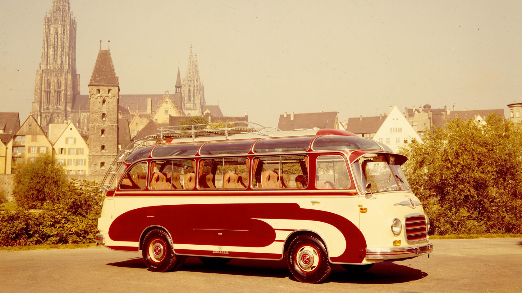 Setra S 6: A legend celebrates its anniversary. | Setra Buses International
