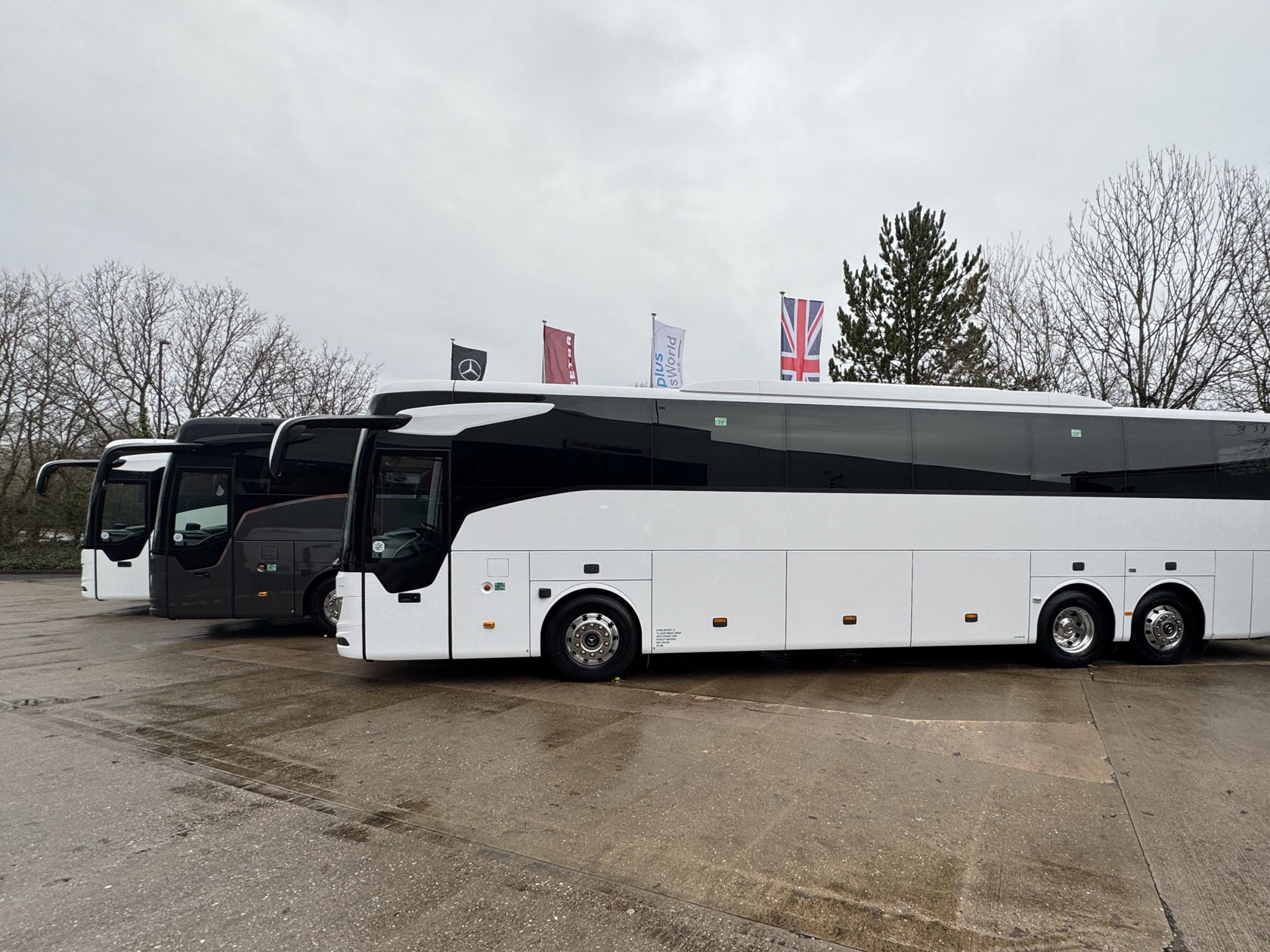 Multi‑vehicle order: Luxury Coaches London invest in Mercedes‑Benz ...
